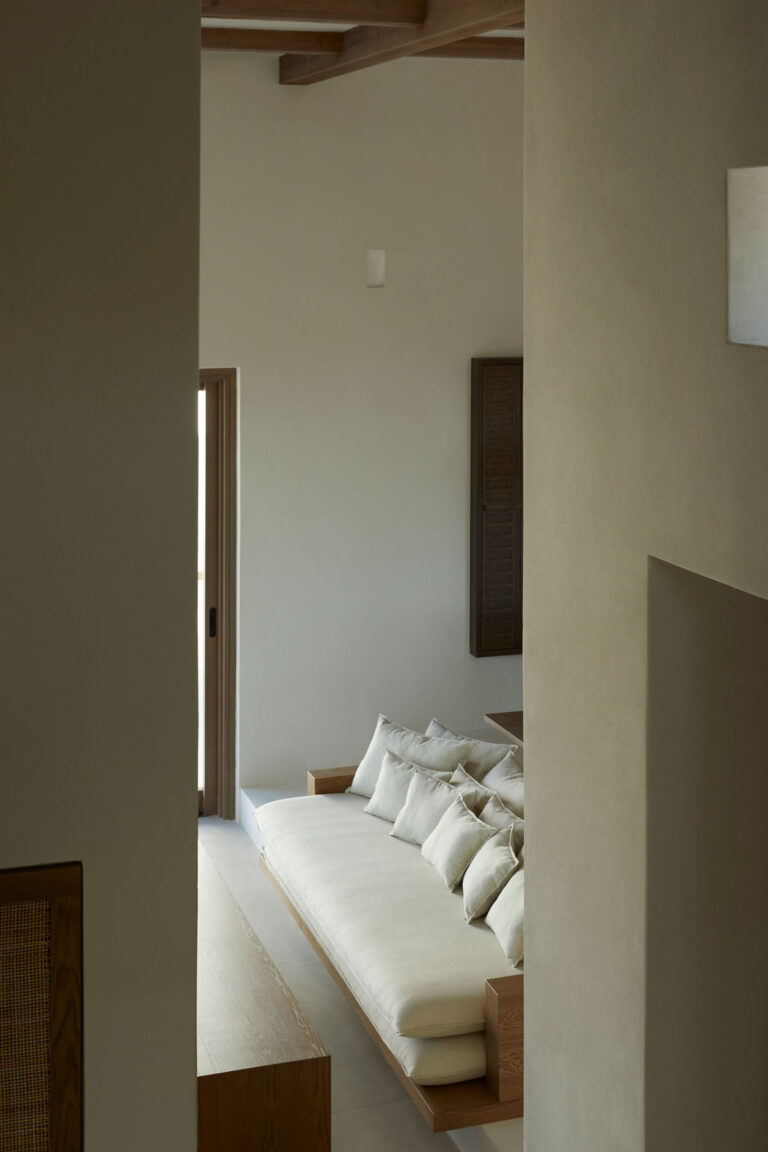 Traditional Cycladic Architecture Meets Modern Luxury - DPAGES - a ...