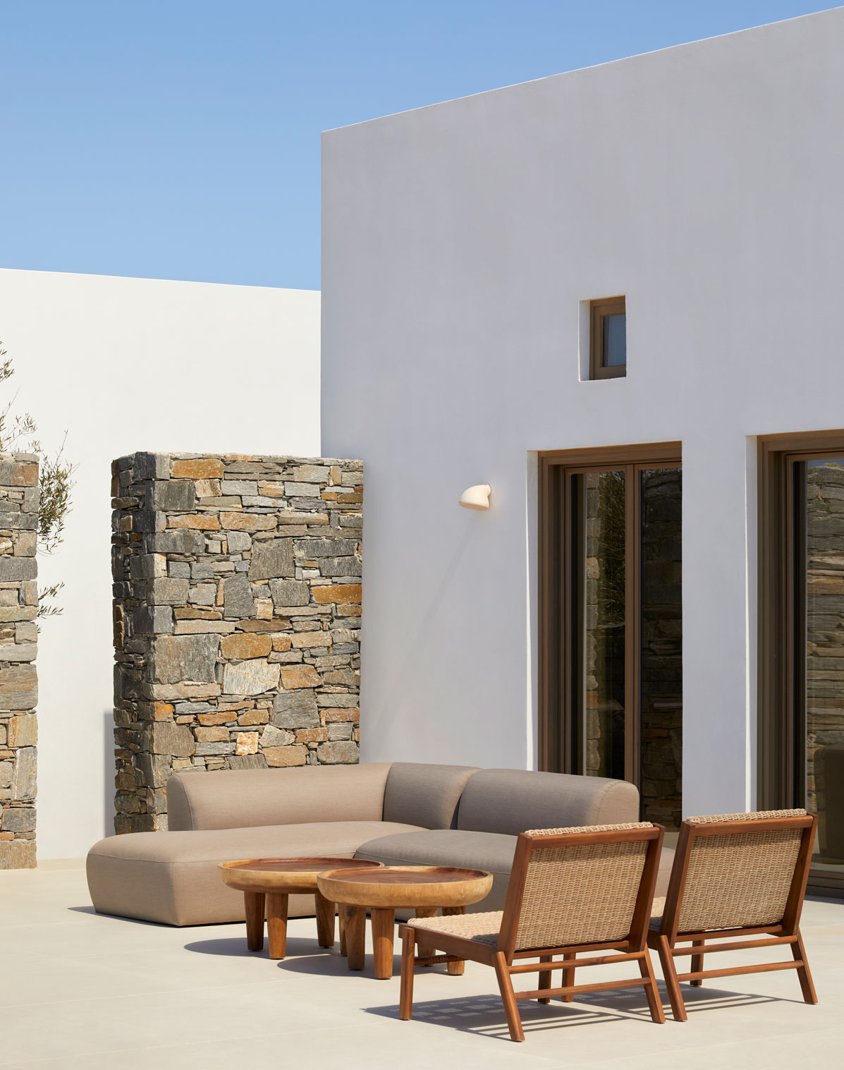 Traditional Cycladic Architecture Meets Modern Luxury - DPAGES - a ...